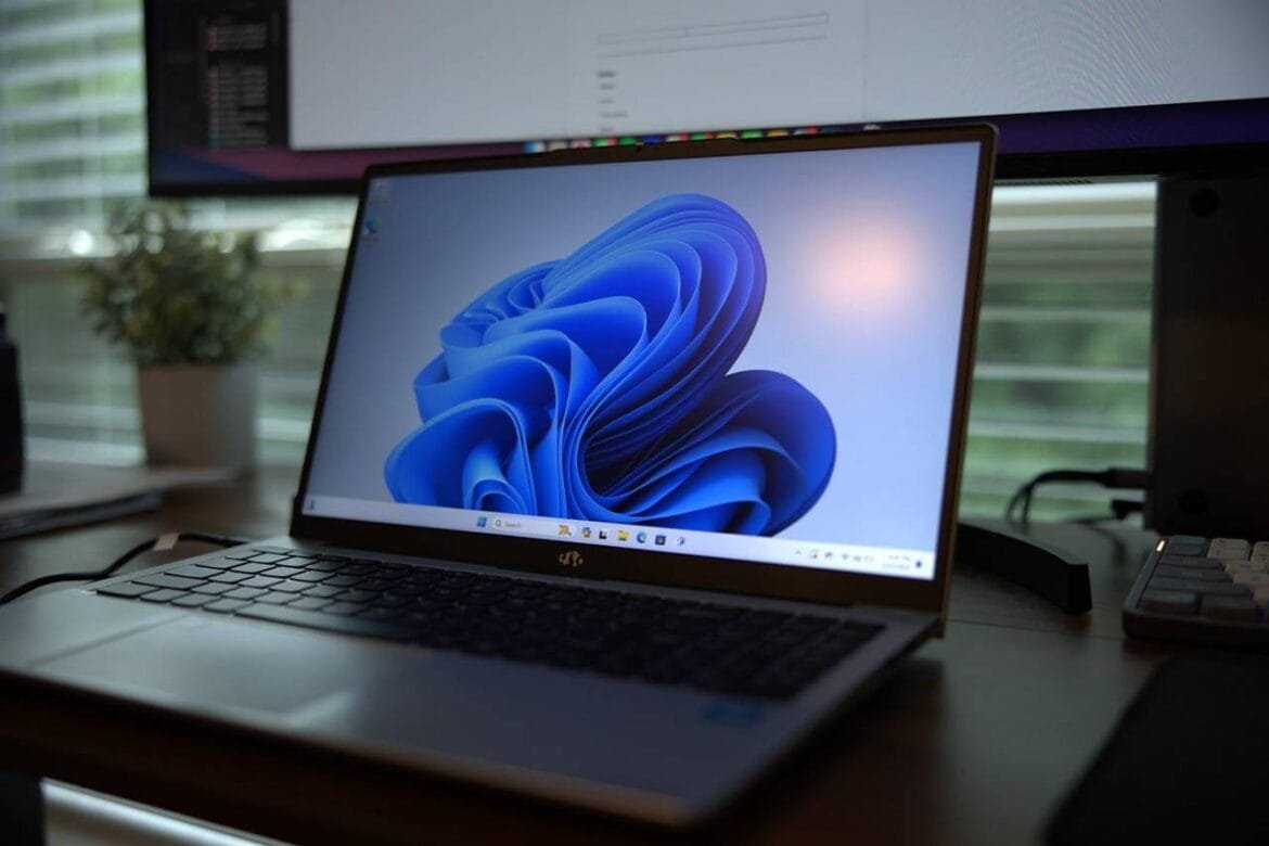 Best Student Laptop? Nimo N151 Review - Feature Lens